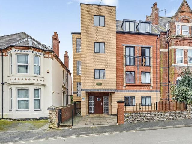 Arthur Street, NOTTINGHAM, NG7 4 bed flat to rent £2,340 pcm £540 pw