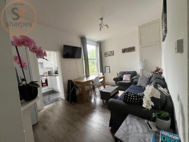 Arthur Road, London 3 bed maisonette to rent £2,500 pcm £577 pw