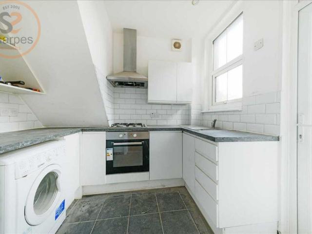 Arthur Road, London 3 bed maisonette to rent £2,500 pcm £577 pw