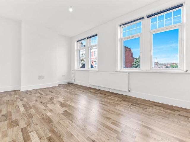 Arthur Road, London SW19, 3 bed flat to rent, £3,100 pcm | PrimeLocation