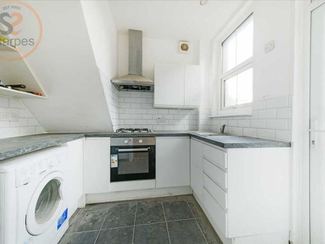 Arthur Road, London SW19, 3 bed maisonette to rent, £2,500 pcm | PrimeLocation