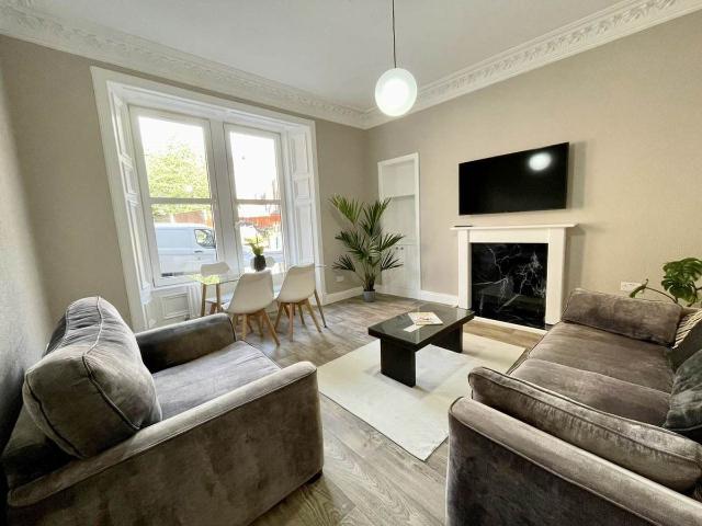Arthurstone Terrace, Dundee DD4, 2 bed flat to rent, £800 pcm | PrimeLocation