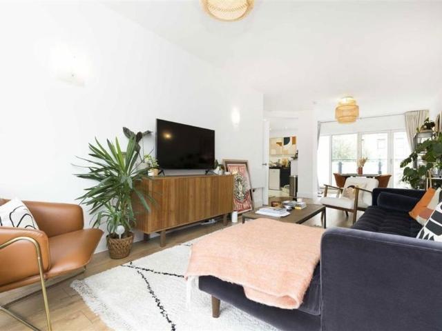 Artichoke Hill, E1W, London