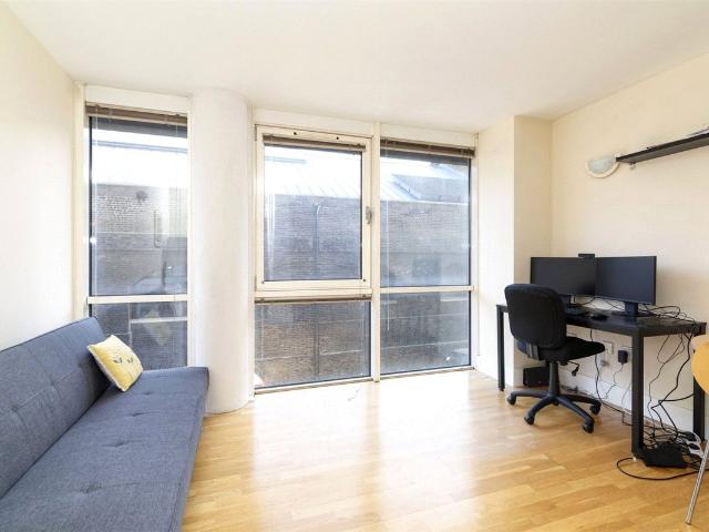Artichoke Hill, London E1W, 1 bed flat to rent, £1,950 pcm | PrimeLocation