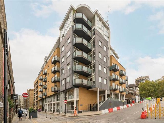 Artichoke Hill, London E1W 2 bed flat to rent £2,500 pcm £577 pw