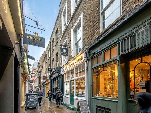 Artillery Passage, London E1 1 bed flat to rent £2,950 pcm £681 pw