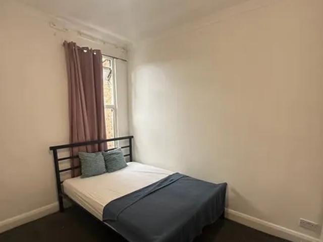 Artisan Olive Oil Company, 56 Gowan Road, London, NW10 2SH, United Kingdom | Room for rent #122692343 | Rentberry