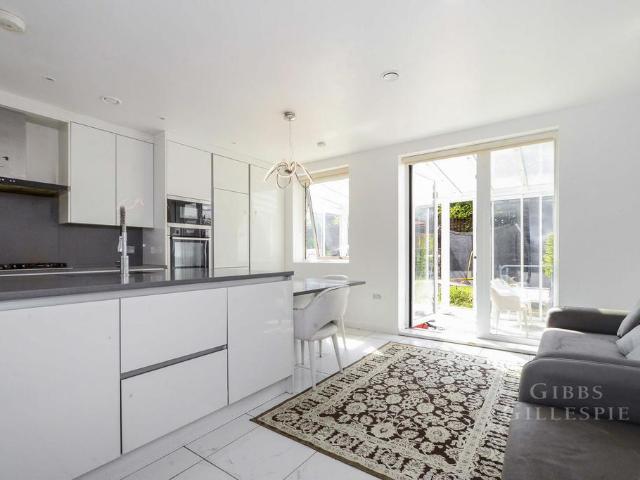Artisan Place, Harrow, HA3 4 bed terraced house to rent £3,200 pcm £738 pw