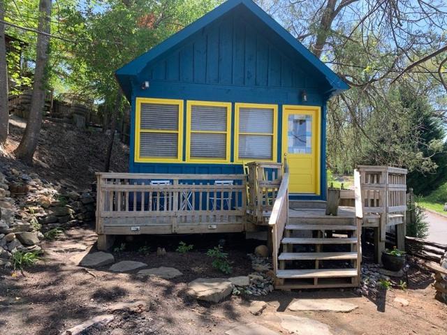 Artist Cabin Walking Distance to Town