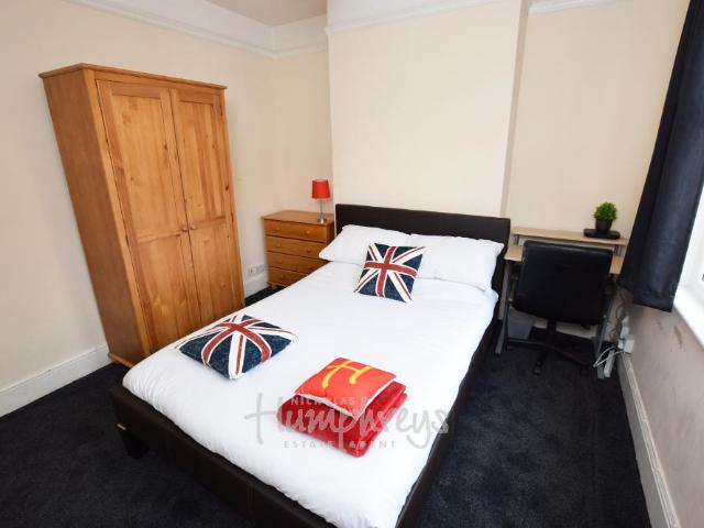 Artizan Road, Northampton NN1 4 bed terraced house to rent £1,992 pcm £460 pw