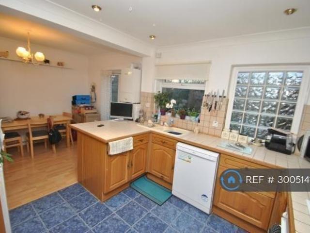 Arundel Drive, Orpington, BR6 4 bed terraced house to rent £2,300 pcm £531 pw
