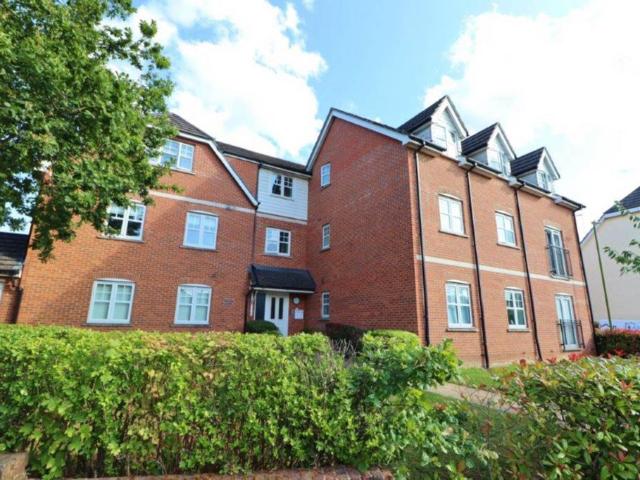 Arundel Drive, Borehamwood 2 bed apartment to rent £1,625 pcm £375 pw