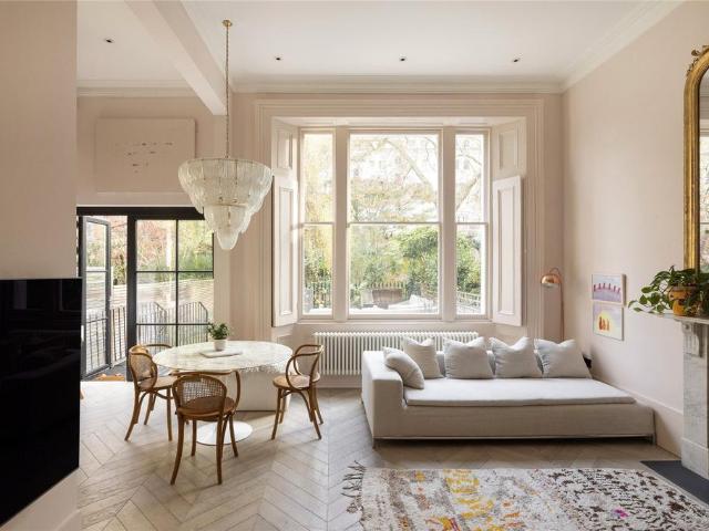 Arundel Gardens, London, W11 1 bed apartment to rent £6,500 pcm £1,500 pw