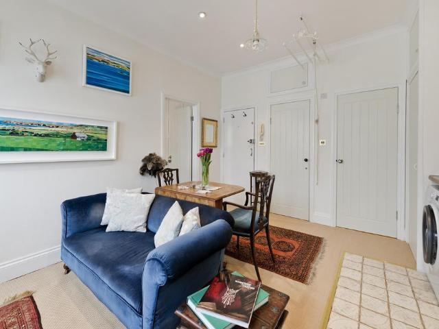 Arundel Gardens, London, W11 1 bed flat to rent £2,578 pcm £595 pw