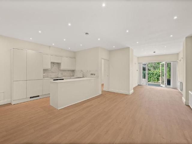 Arundel Gardens, London W11 2 bed flat to rent £6,000 pcm £1,385 pw