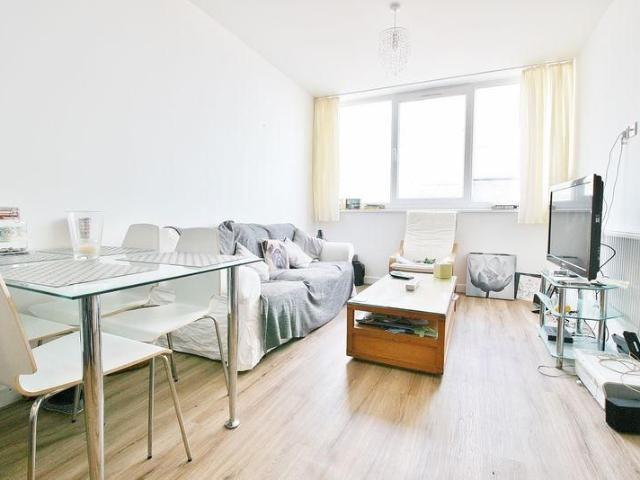 Arundel House, Portsmouth PO1, 2 bed flat to rent, £1,100 pcm | PrimeLocation