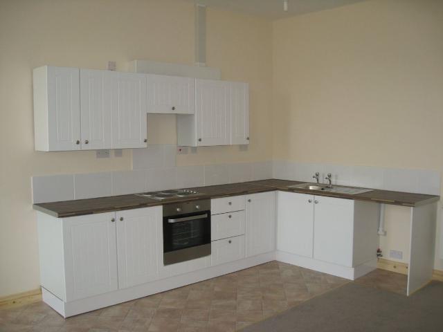 Arundel Road, Littlehampton BN17, 2 bed flat to rent, £1,100 pcm | PrimeLocation