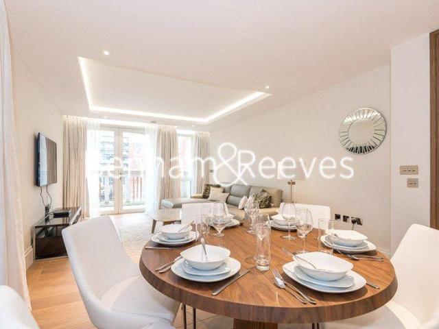 Arundel Street, London WC2R 2 bed apartment to rent £7,000 pcm £1,615 pw