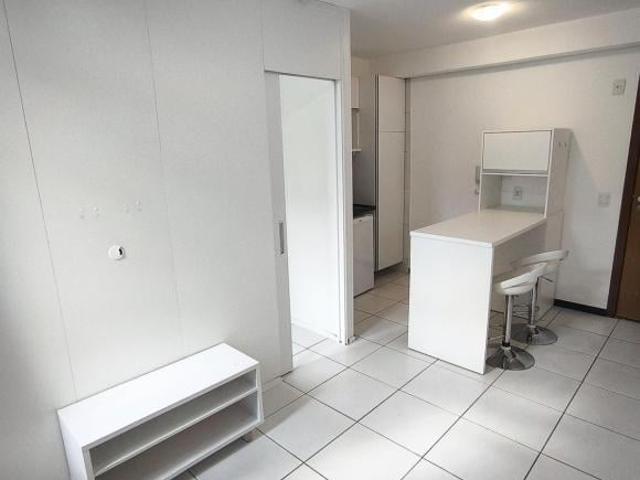 Arvoredo Imóveis Vende linda kitnet com armários, ar cond e vaga coberta! Parkstudios