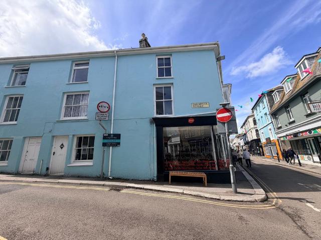 Arwenack Street, Falmouth, TR11 5 bed property to rent £2,950 pcm £681 pw