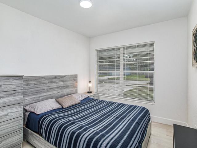 Award Winning HOSTHigh Quality Rooms & Fully Renovated San Souci Home LOCATION LOCATION LOCATION