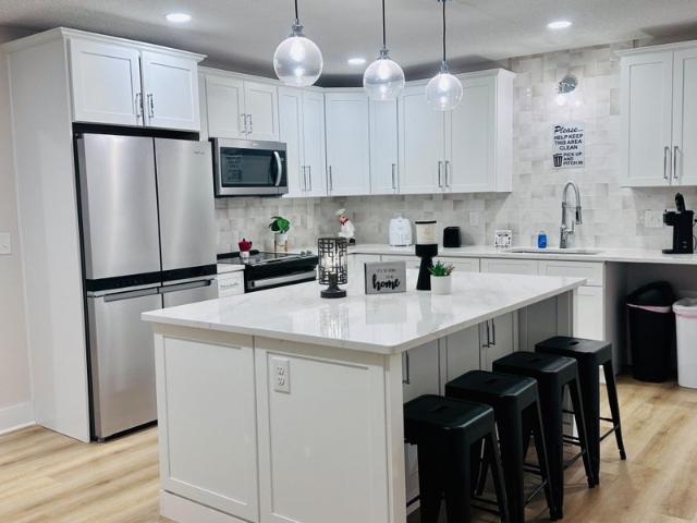 Award Winning HOSTHome Near Southside, Atlantic Bl