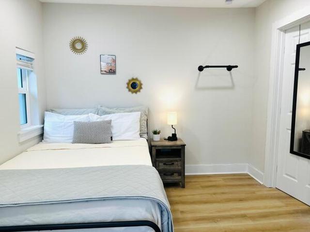 Award Winning HOSTHome Near Southside, Atlantic Blvd, Beach Blvd and Mins From St. John Town Center