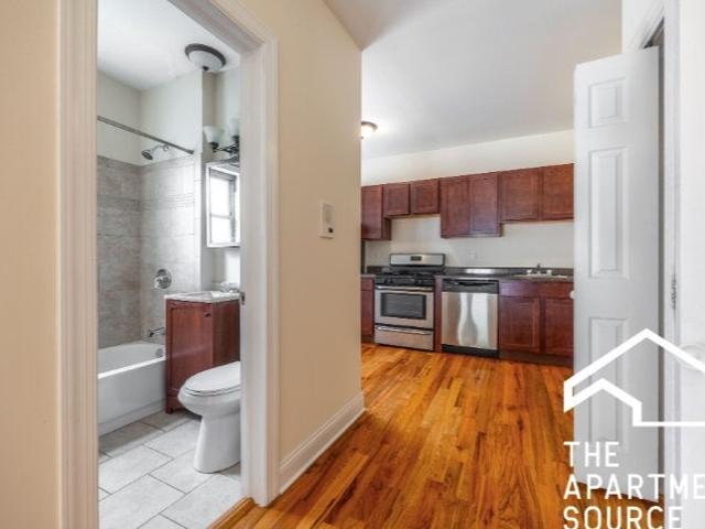 Awesome one BRone bathroom in the heart of Lakevie