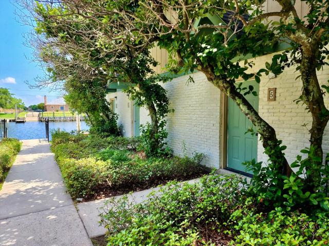 Awesome Location and Beautifully Fully Renovated Townhomes!