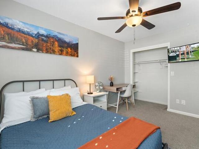 Awesome location close to US 60, Newly renovated large home with diving pool, Safe/clean/comfy!