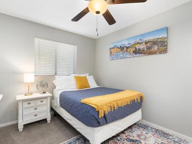 Awesome location close to US 60, Newly renovated large home with diving pool, Safe/clean/comfy!