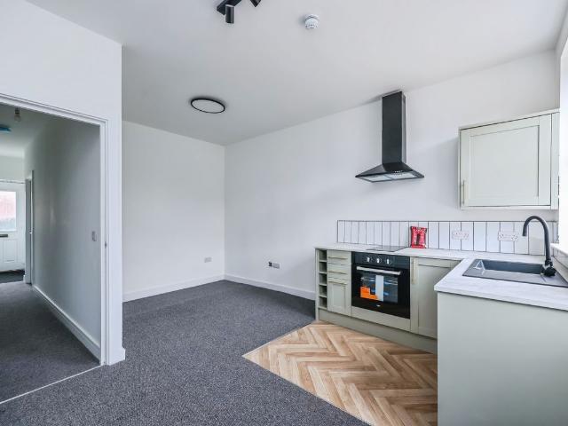 Awsworth Road, Ilkeston DE7, 1 bed flat to rent, £695 pcm | PrimeLocation