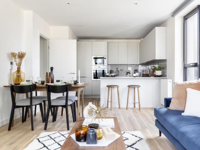 at Ten Degrees, 100a, George Street CR0 3 bed apartment to rent £2,900 pcm £669 pw