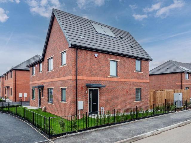 at The Gateway, 29 BENNETT STREET M12 3 bed house to rent £1,645 pcm £380 pw