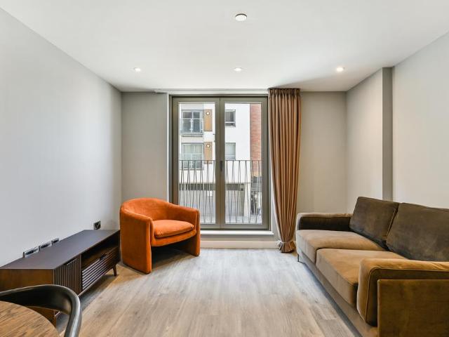 at The Ironworks, Spinners Yard, 24. 2 bed apartment to rent £1,105 pcm £255 pw