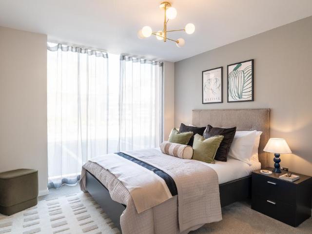 at The Parklands, The Parklands. 1 bed apartment to rent £1,775 pcm £410 pw