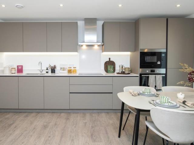 at The Parklands, The Parklands. 2 bed apartment to rent £1,995 pcm £460 pw
