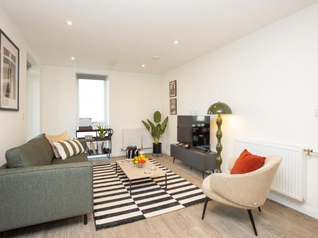 at The Parklands, The Parklands. 2 bed apartment to rent £2,160 pcm £498 pw