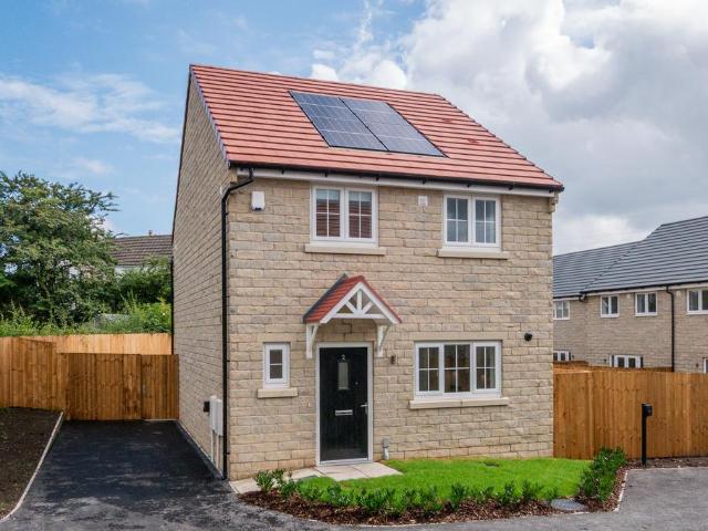 at Trinity View, 29 Wheel House Drive. 4 bed house to rent £1,375 pcm £317 pw