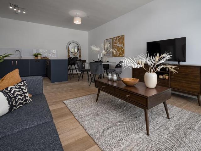 at Walton Court, Station Avenue KT12 2 bed apartment to rent £2,434 pcm £562 pw