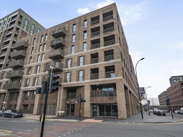 at Anchor’s Point, 50 Refinery House. 2 bed apartment to rent £2,500 pcm £577 pw