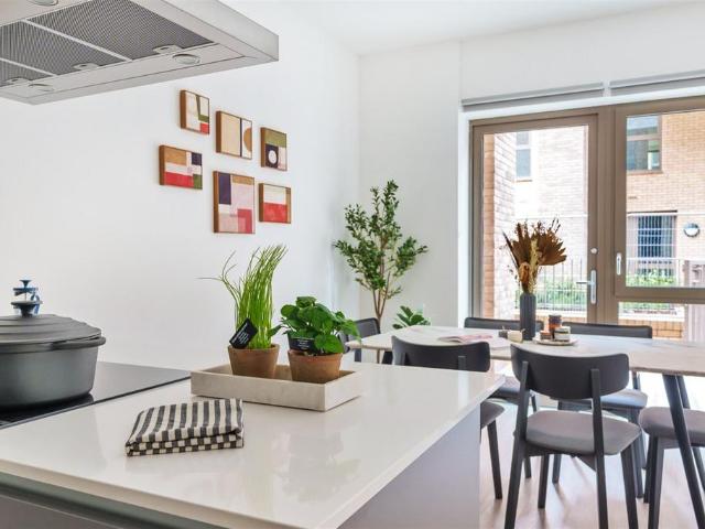 at Anchor’s Point, 2 Messel House. 3 bed apartment to rent £2,650 pcm £612 pw