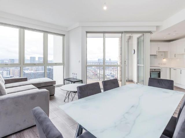 at Argo Apartments, 36 Argo. 2 bed apartment to rent £2,640 pcm £609 pw