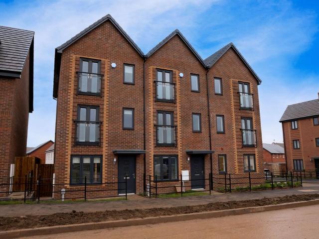 at Beaufort Park, 112 Gainsborough. 3 bed house to rent £1,850 pcm £427 pw