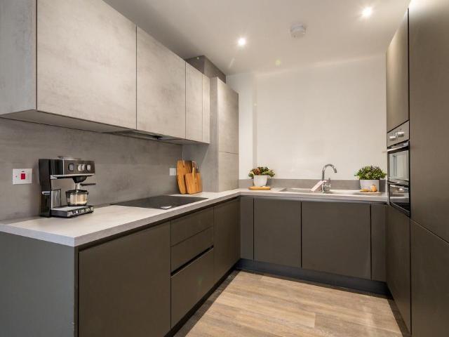 at Beaumont Manor, Flat 12 Cherrywood. 2 bed apartment to rent £1,600 pcm £369 pw