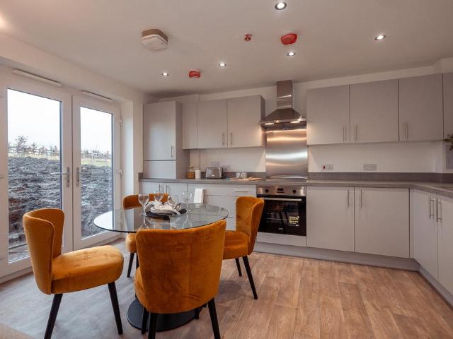 at Bridgewater Village, Flat 8,33. 2 bed apartment to rent £1,175 pcm £271 pw