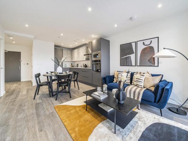 at Bruce House, 25 Bruce House, 4. 1 bed apartment to rent £2,320 pcm £535 pw
