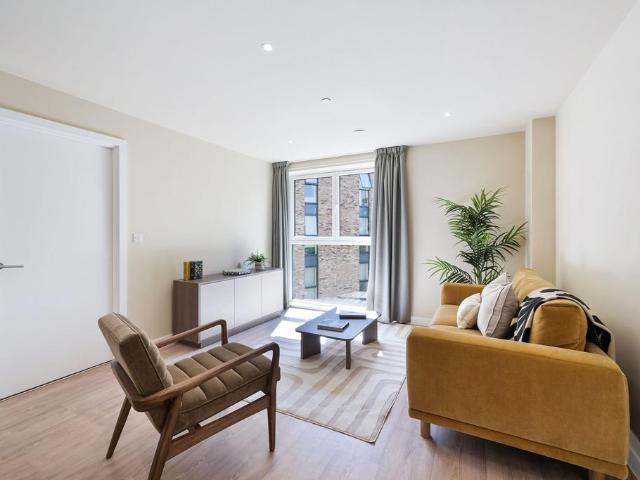 at Clippers Quay, Apartment 503. 2 bed apartment to rent £1,495 pcm £345 pw