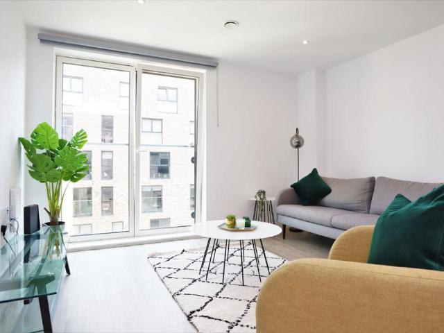 at Clippers Quay, Apartment 516. 2 bed apartment to rent £1,430 pcm £330 pw
