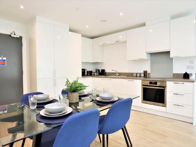 at Clippers Quay, Apartment 610. 2 bed apartment to rent £1,440 pcm £332 pw